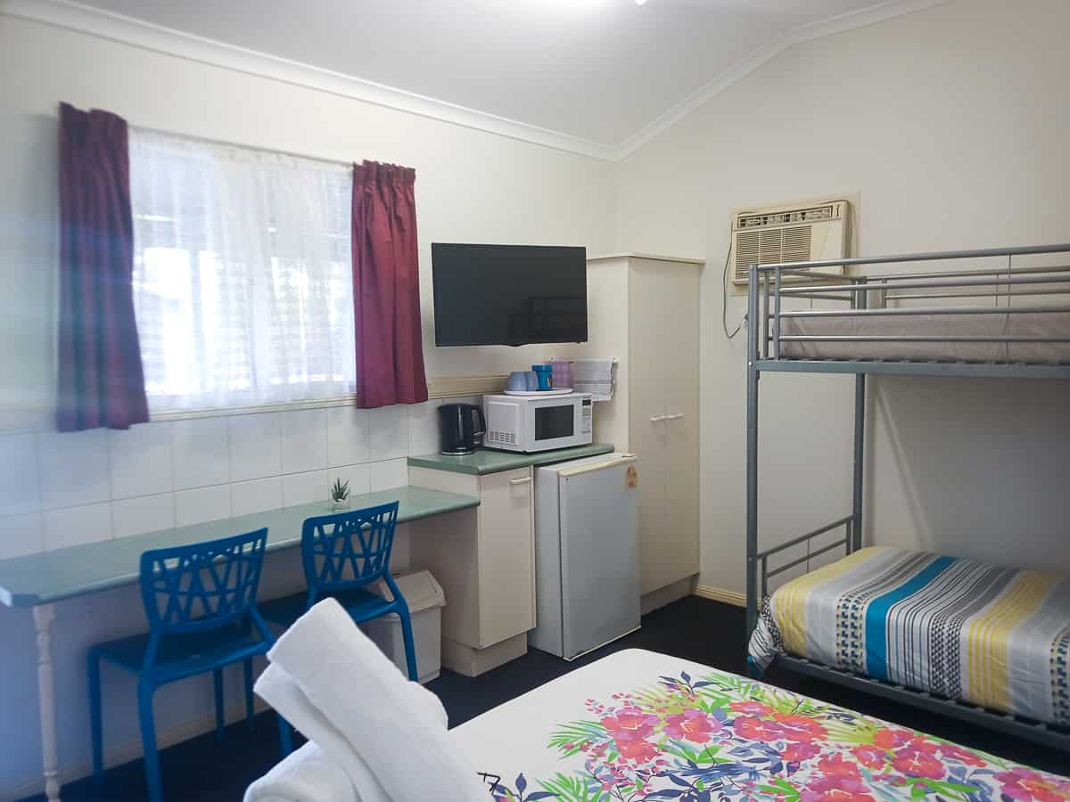 Mount Morgan Motel Accommodation - Silver Wattle Caravan Park